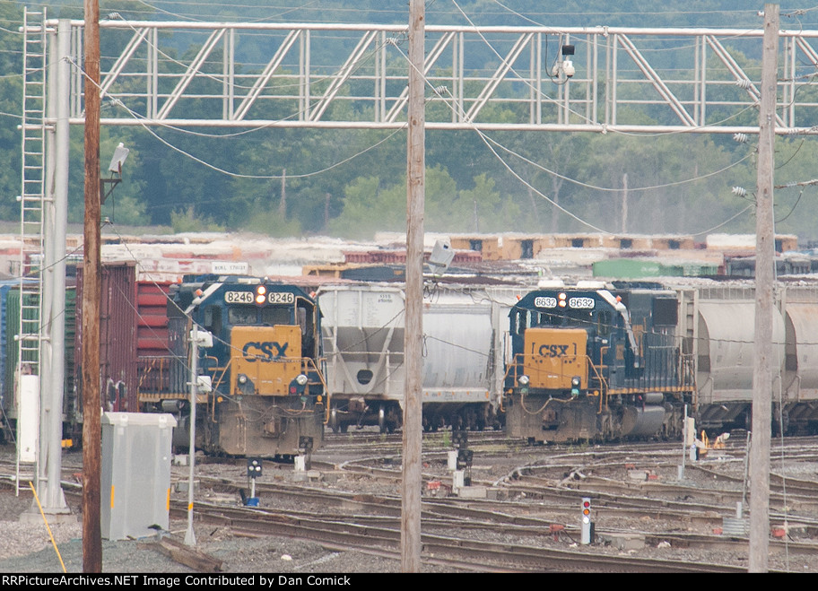 CSXT 8246 & CSXT 8632